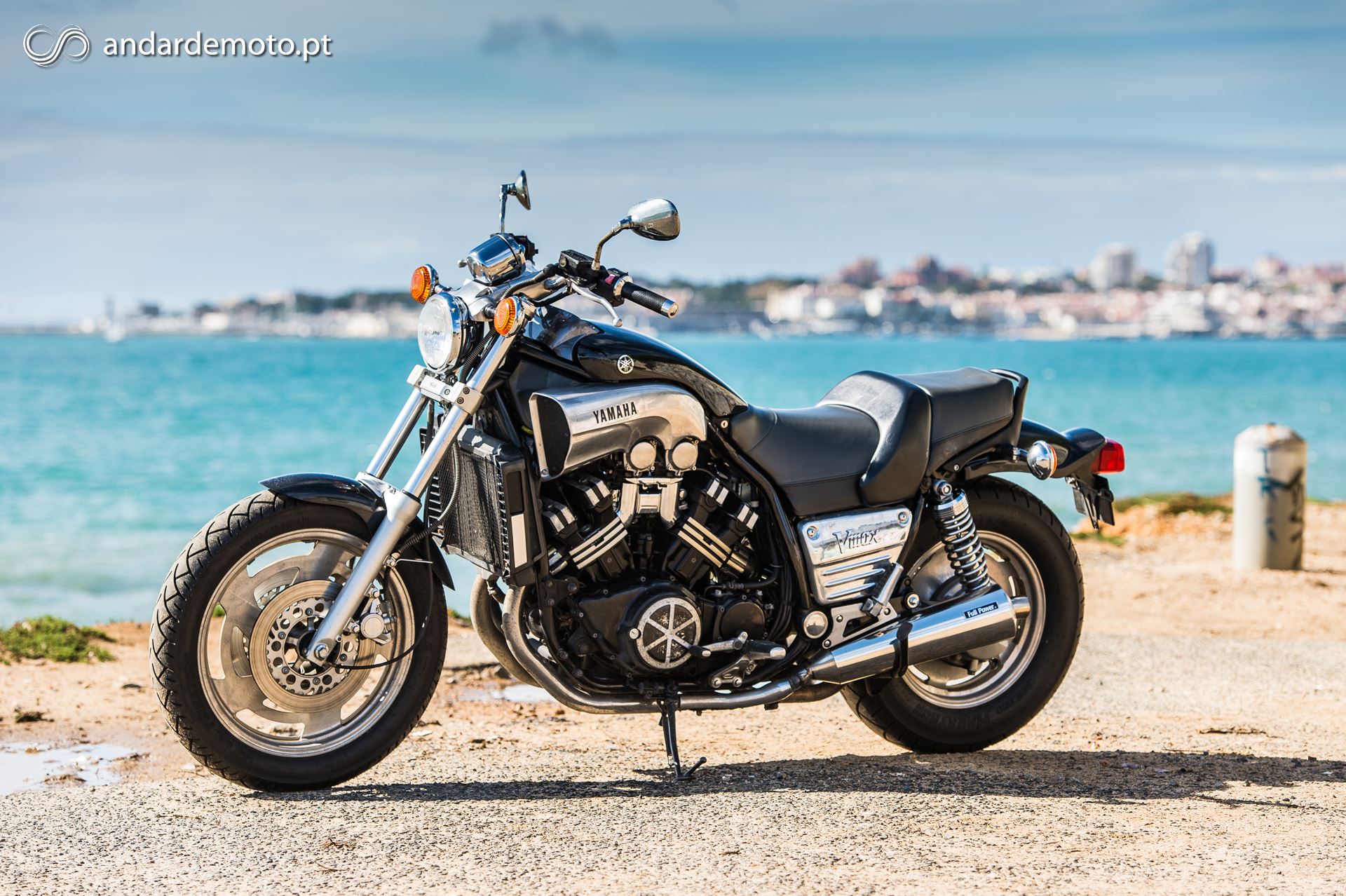 Yamaha V-Max vs Yamaha VMAX - Test drives - Andar de Moto