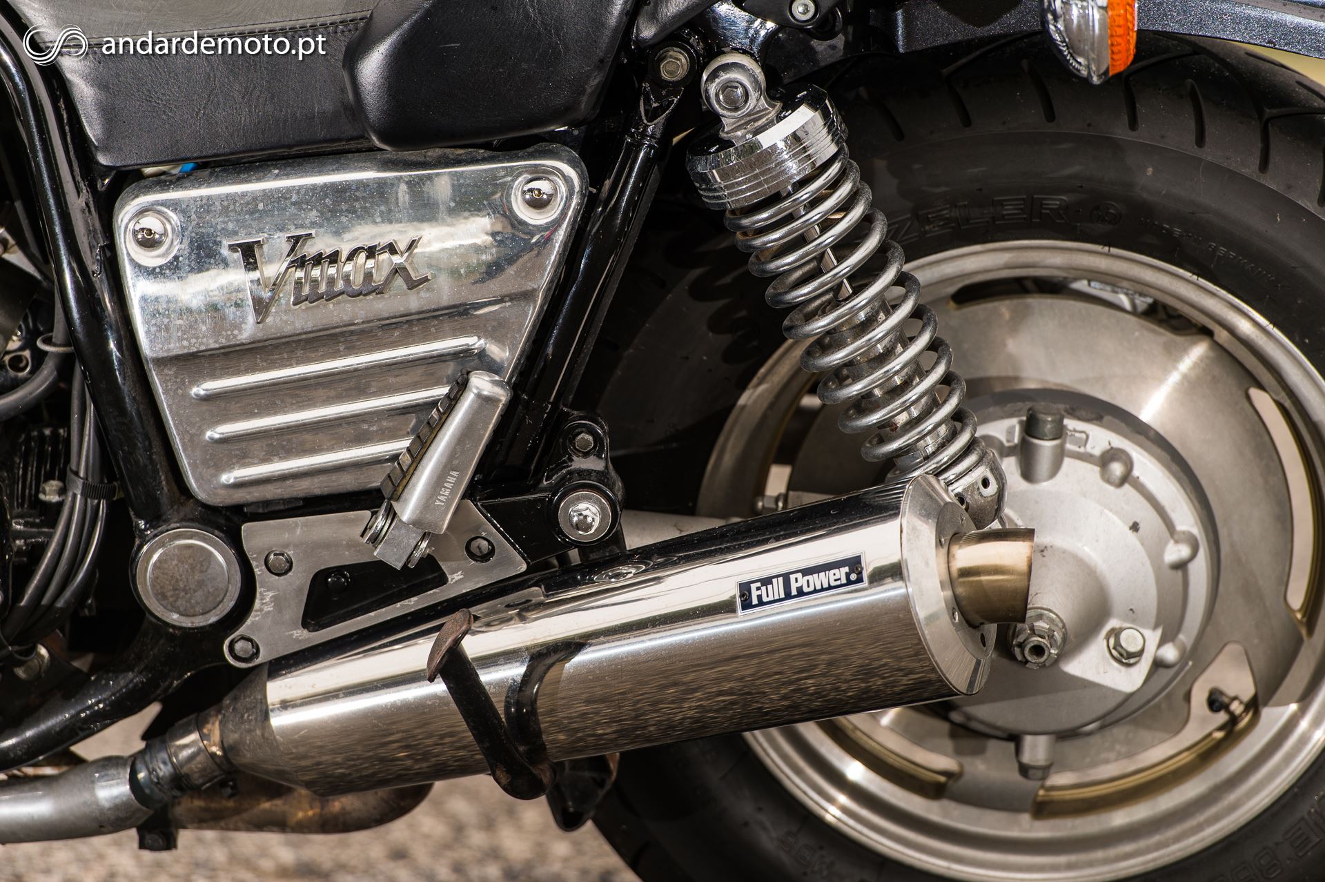 Yamaha V-Max vs Yamaha VMAX - Test drives - Andar de Moto