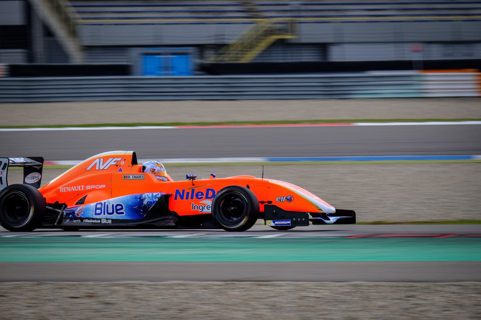 Henrique Chaves era nono quando foi forçado ao abandono - Henrique ...