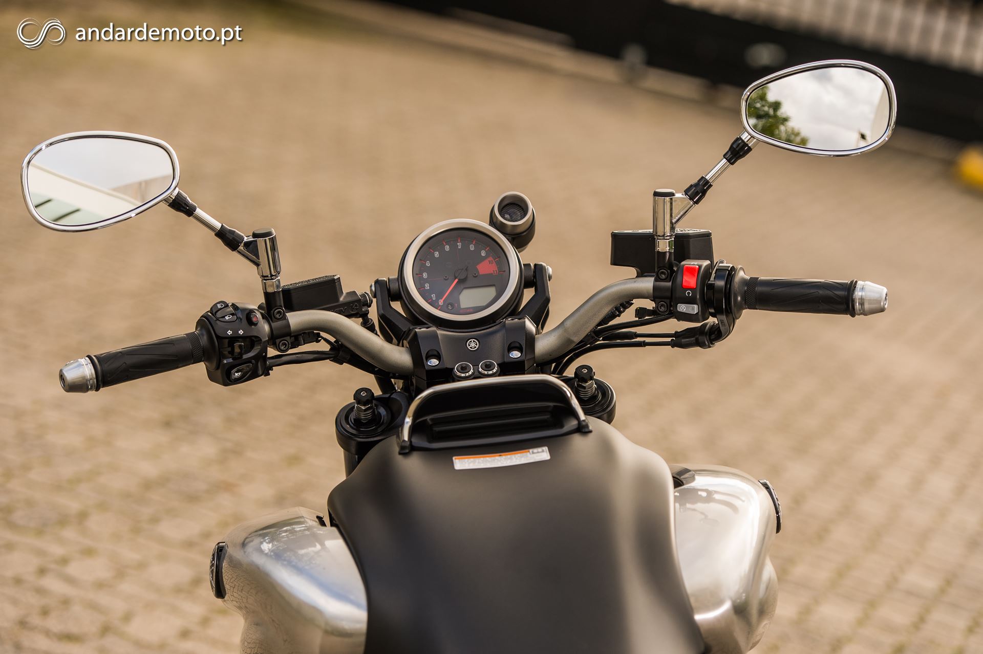 Yamaha V-Max vs Yamaha VMAX - Test drives - Andar de Moto