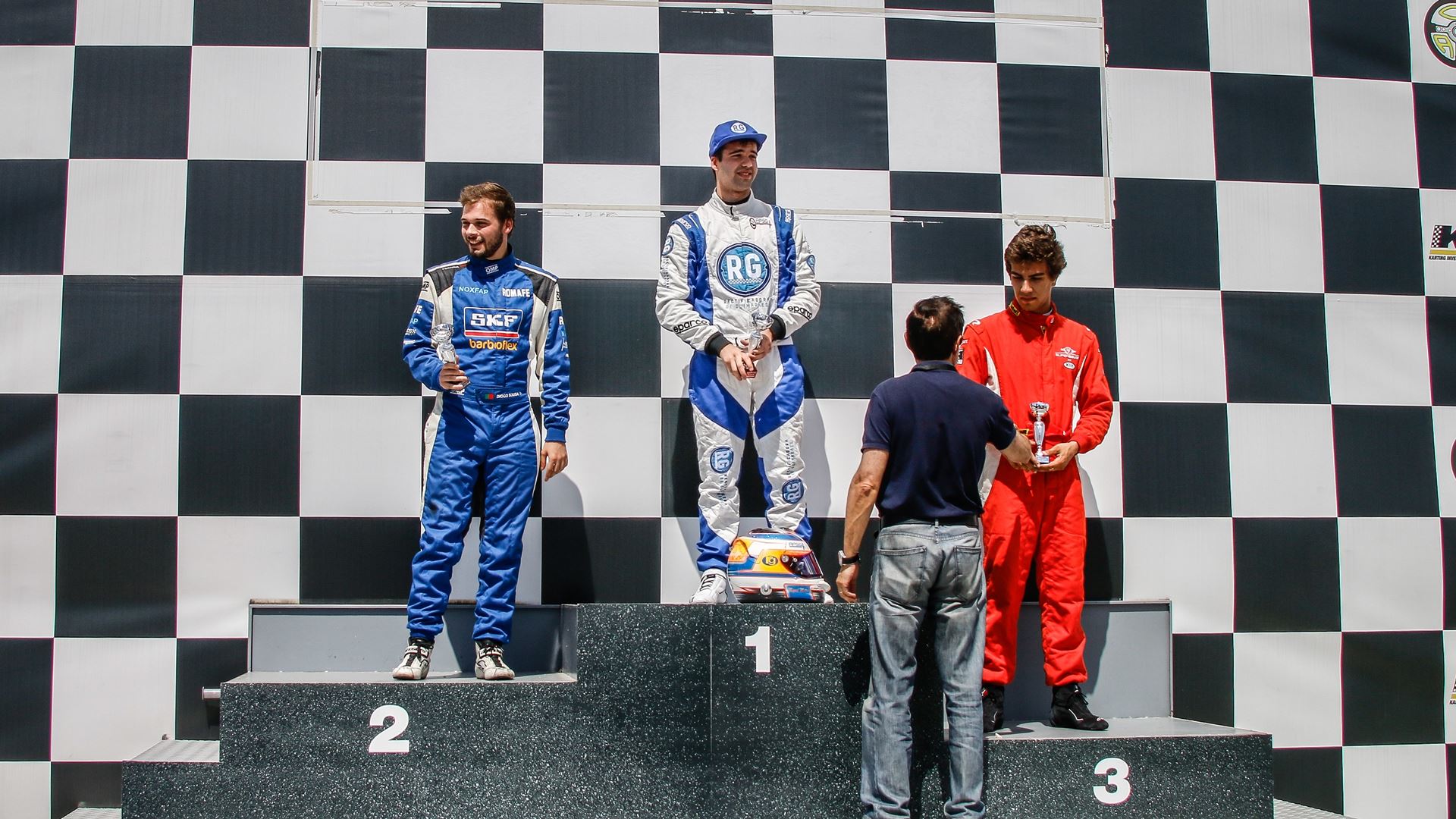 Miguel Matos é o novo líder da Fórmula Ford Portugal 2017 - Desporto ...