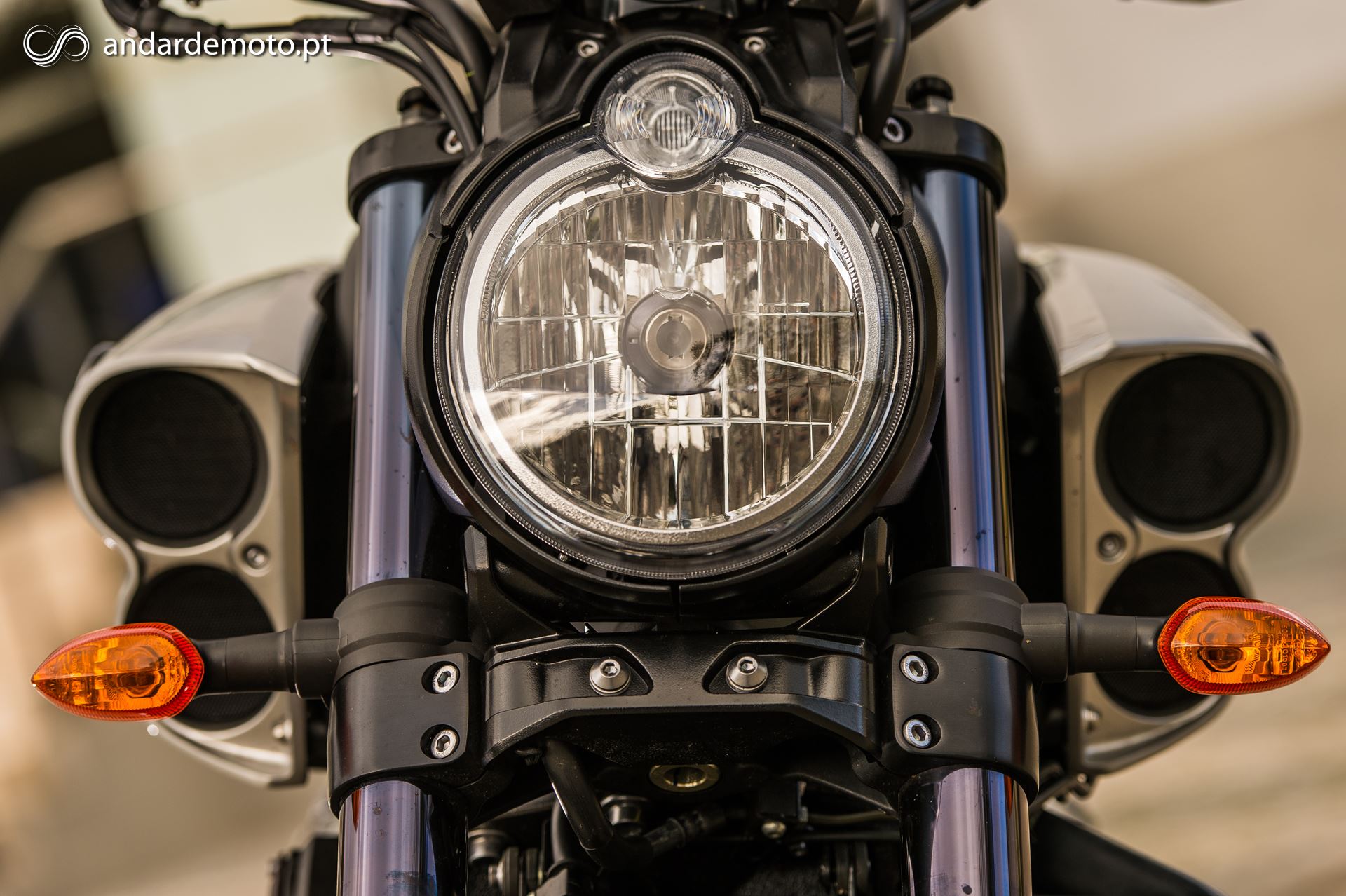 Yamaha V-Max vs Yamaha VMAX - Test drives - Andar de Moto