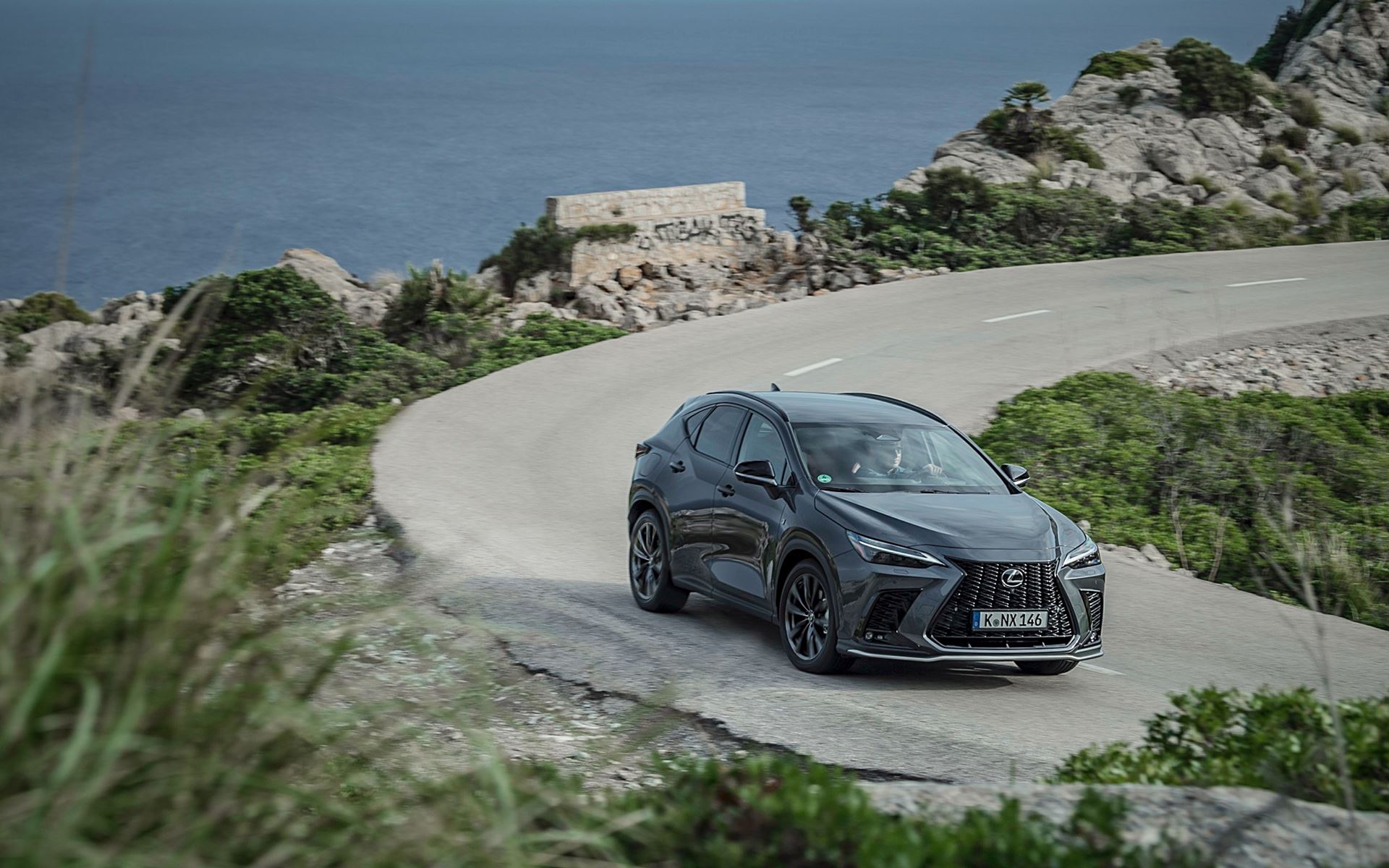 Lexus NX quer que o condutor assuma "as rédeas" do novo SUV ...