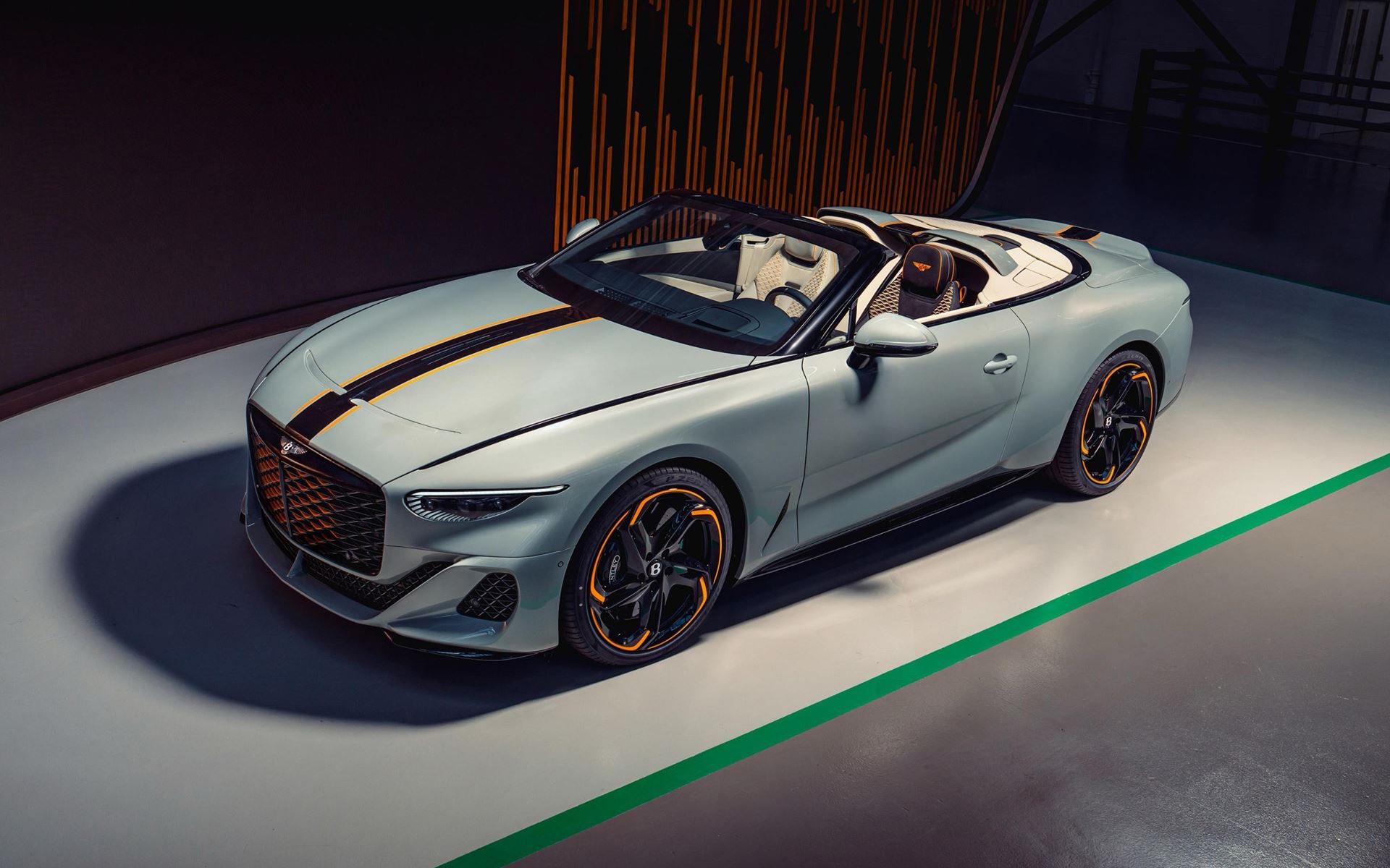 Bentley «One plus one»: o primeiro Batur convertible produzido pela ...