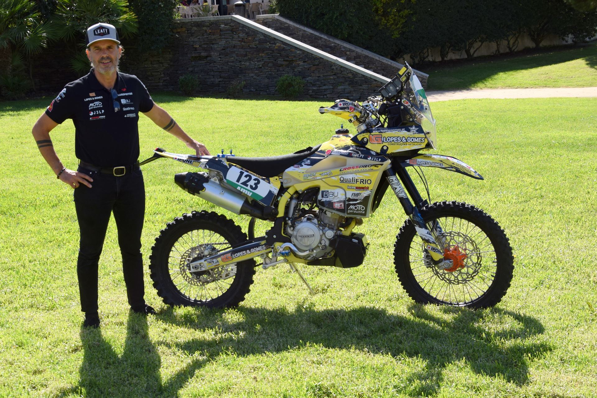 Armindo Neves em SWM no Africa Eco Race 2022 - Desporto - Andar de Moto