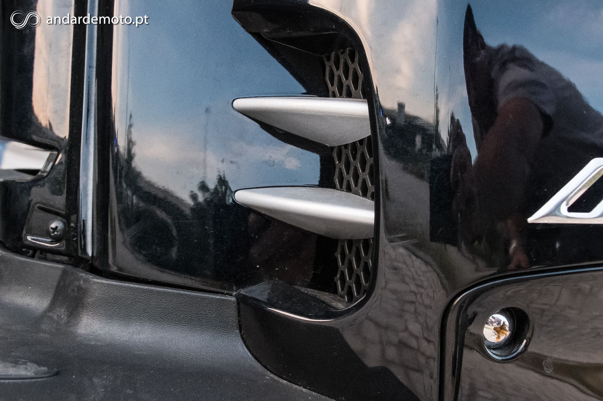 Kymco Like 125 versus Vespa GTS 125 Super - Conceitos Extremos - Test ...