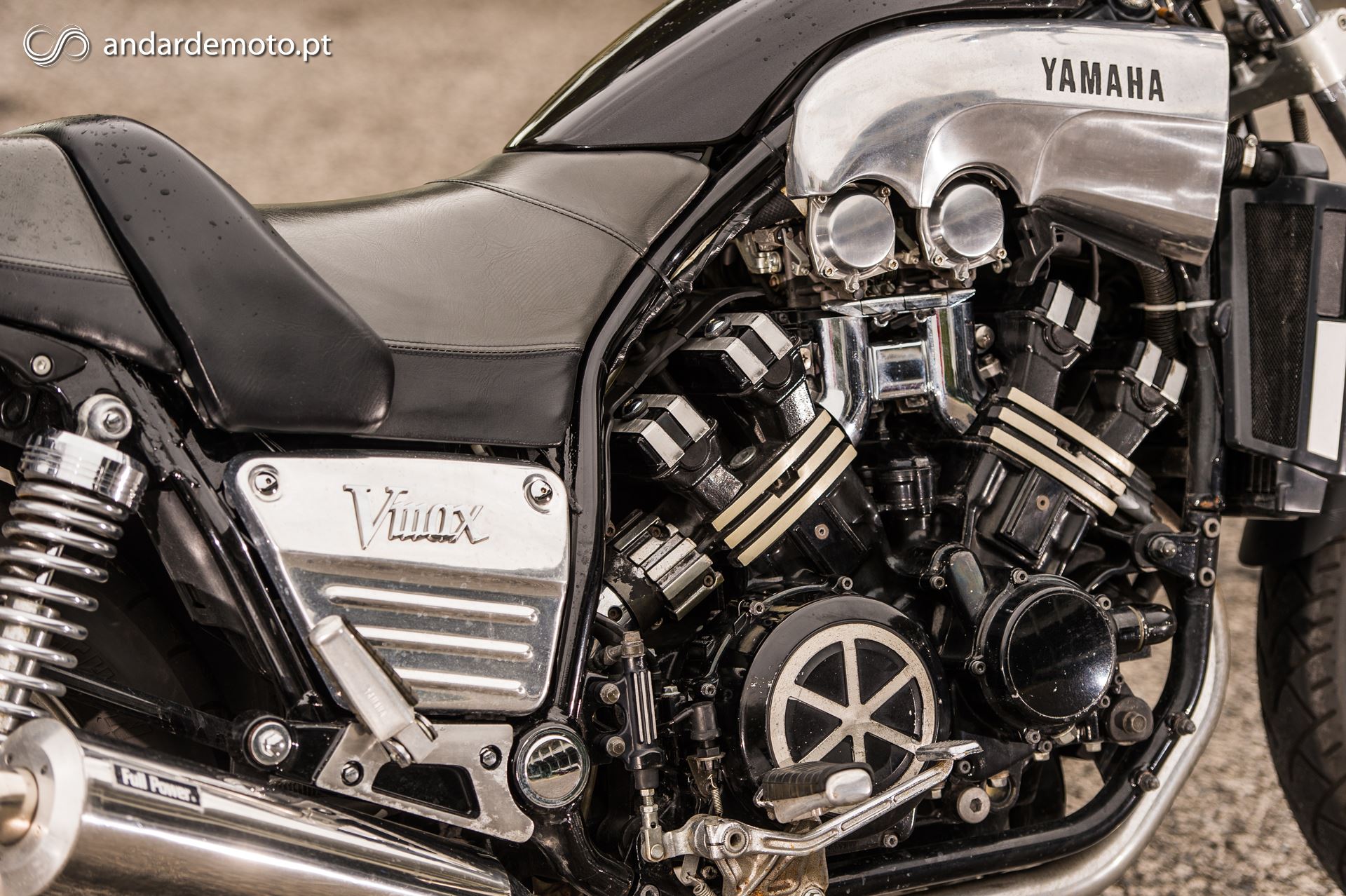 Yamaha V-Max vs Yamaha VMAX - Test drives - Andar de Moto