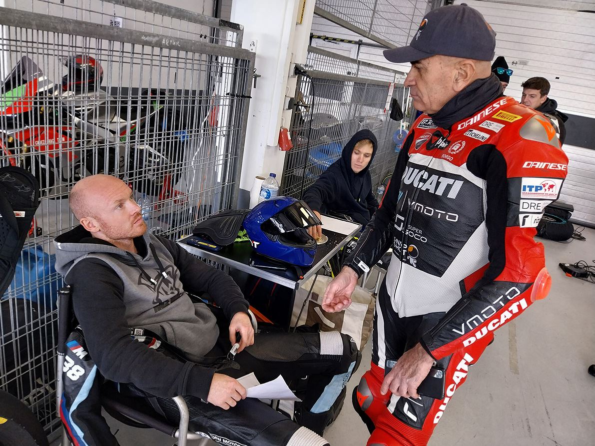 Entrevista Dario Marchetti - diretor da escola de pilotagem da Ducati ...