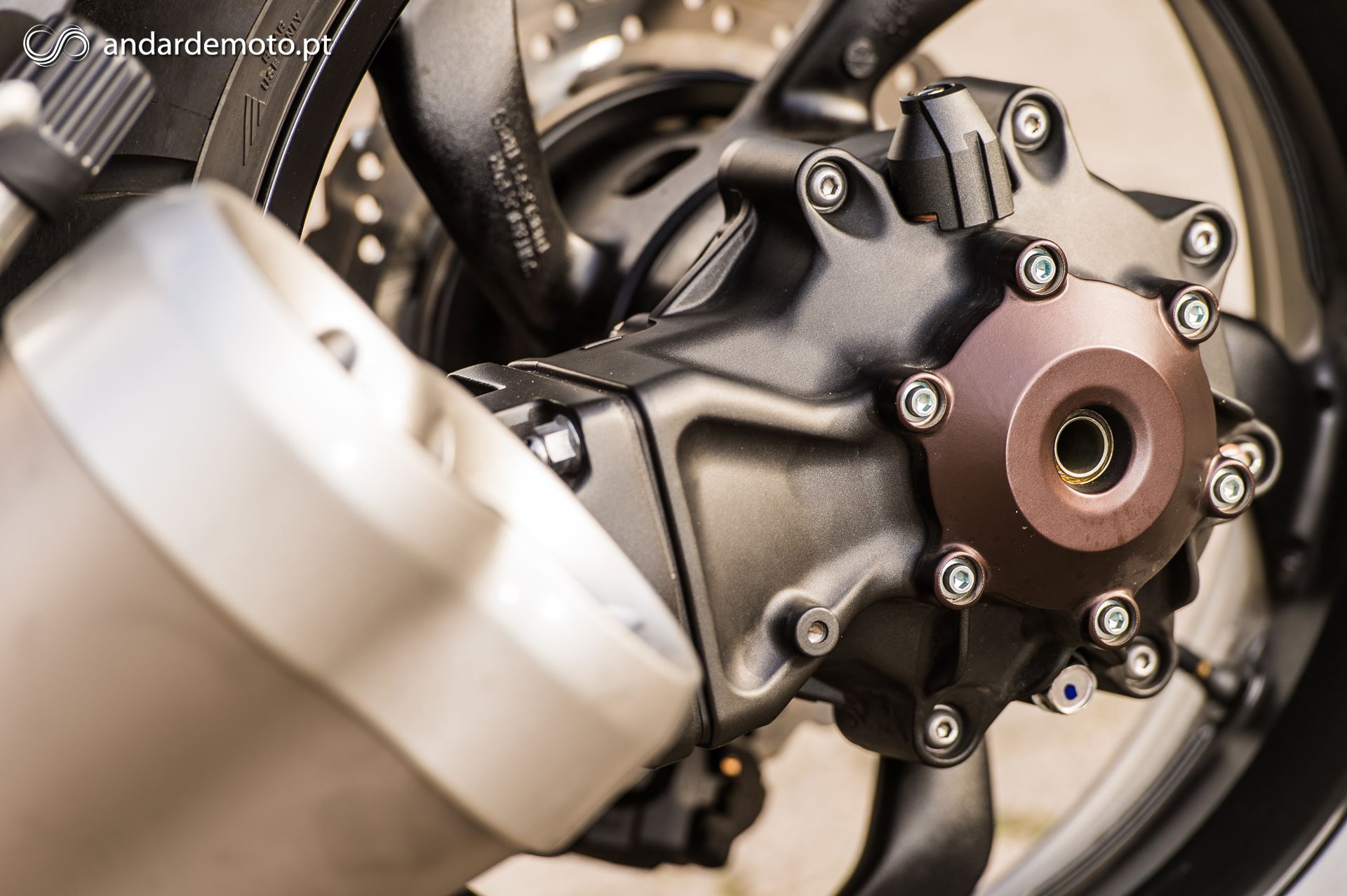 Yamaha V-Max vs Yamaha VMAX - Test drives - Andar de Moto