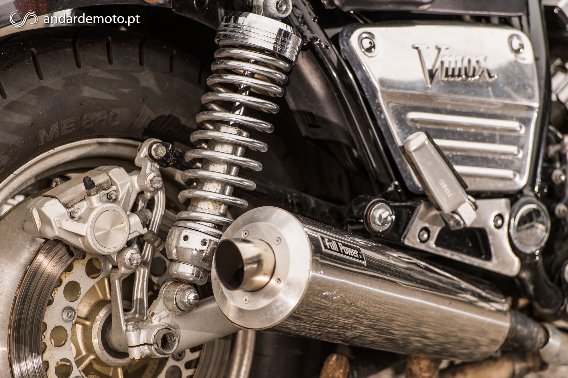 Yamaha V-Max vs Yamaha VMAX - Test drives - Andar de Moto