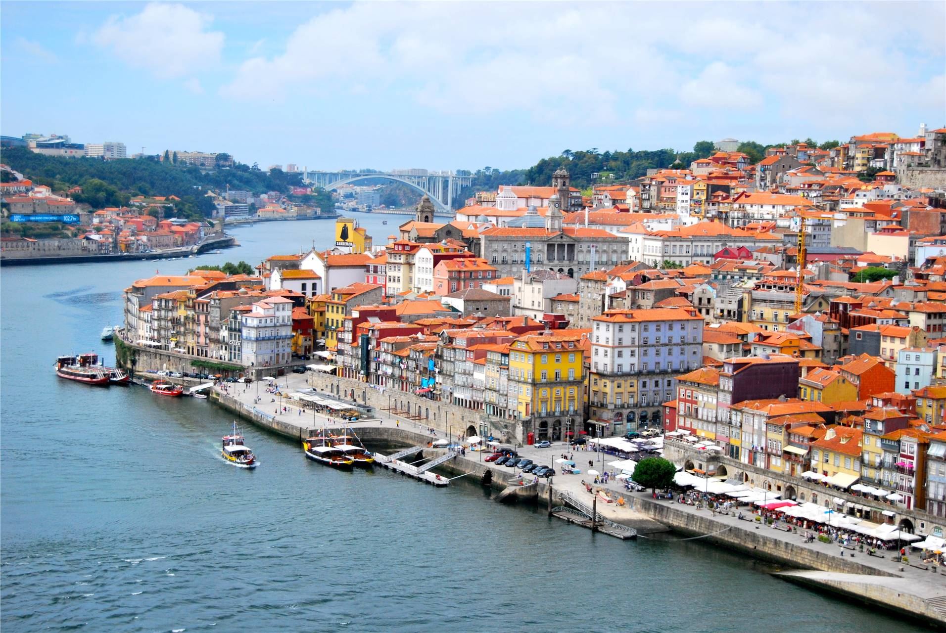 Afluência aos postos de turismo do Porto cresce 60% em dois anos ...