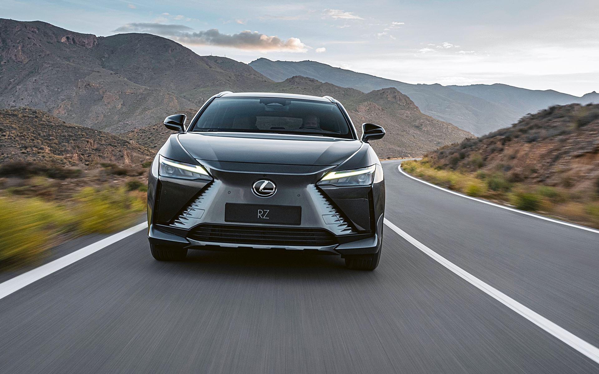 Estreia mundial novo Lexus RZ 450e - O novo SUV com plataforma dedicada ...