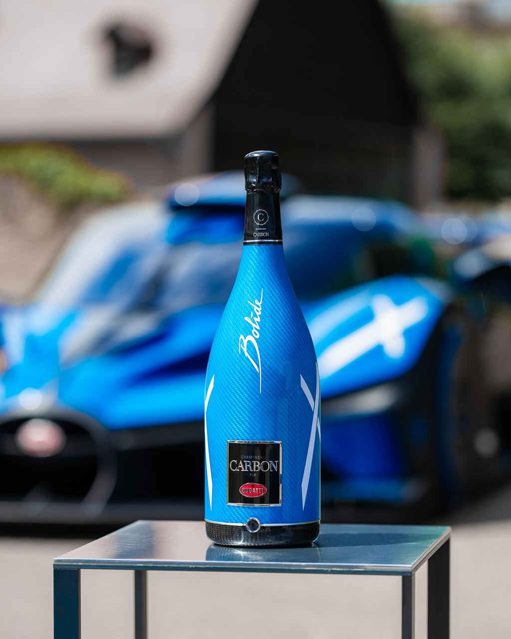Bugatti revela a edição ƎB.03 em parceria com a Champagne Carbon ...