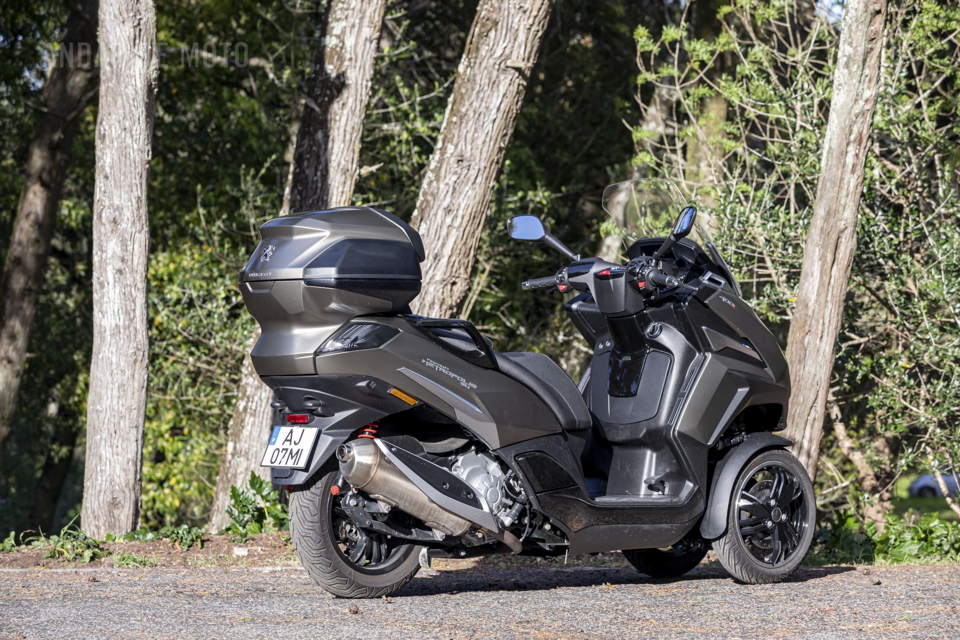 Teste Peugeot Metropolis 400 SW - Parece mas não é - Test drives ...