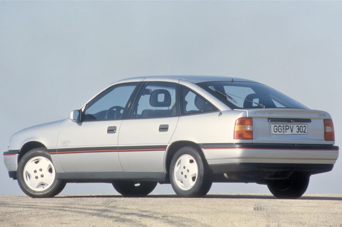 Há 25 anos o primeiro Opel Vectra modernizou o segmento médio - Auto ...