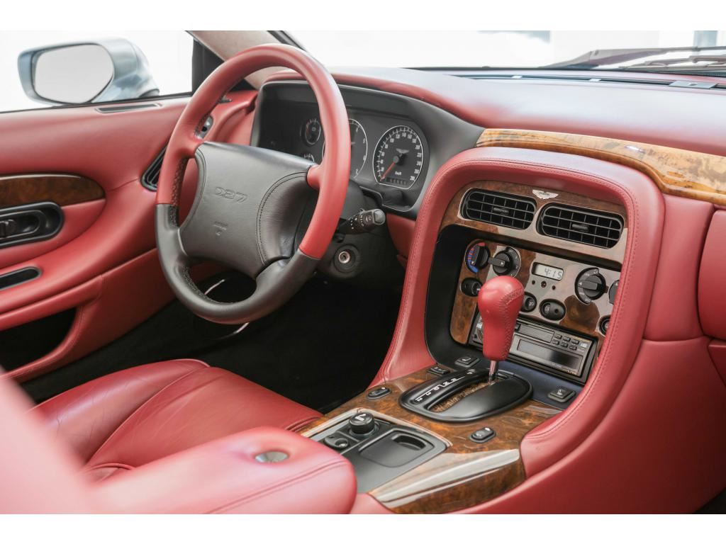 Aston Martin DB7 encomendado pela família real do Brunei à venda no ...