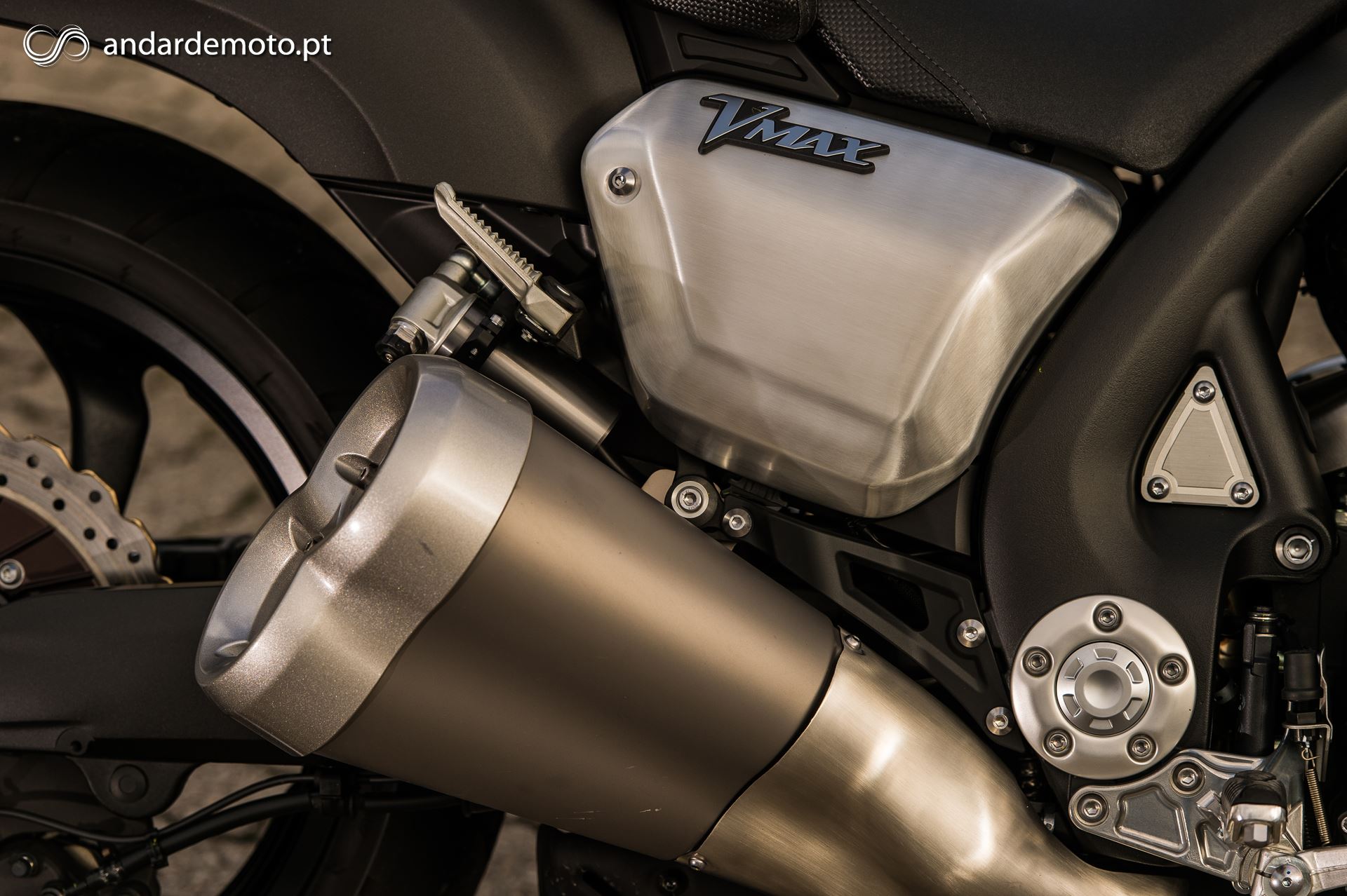 Yamaha V-Max vs Yamaha VMAX - Test drives - Andar de Moto