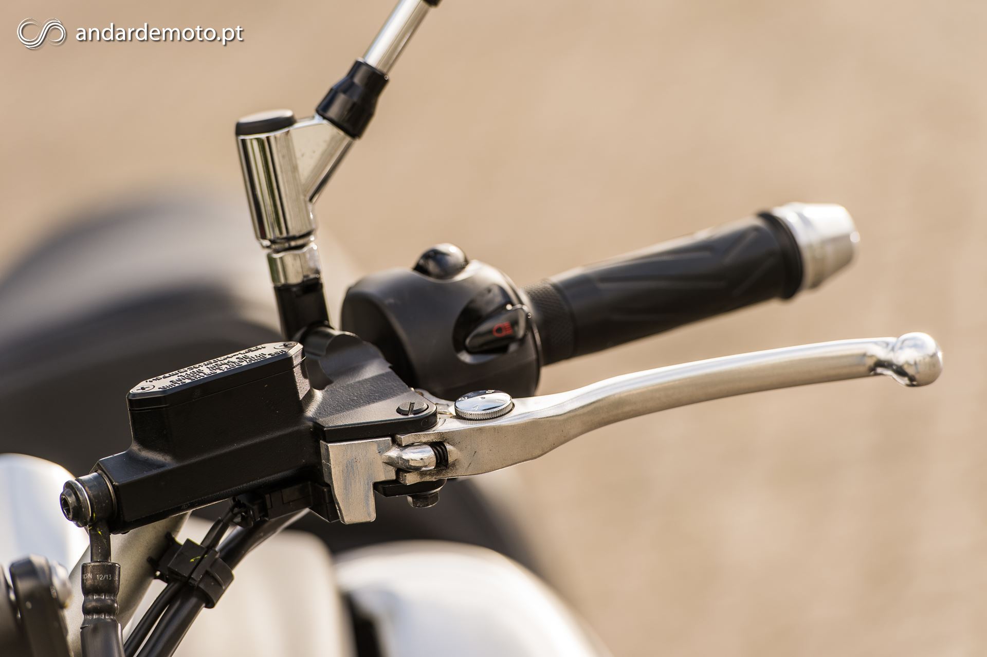 Yamaha V-Max vs Yamaha VMAX - Test drives - Andar de Moto