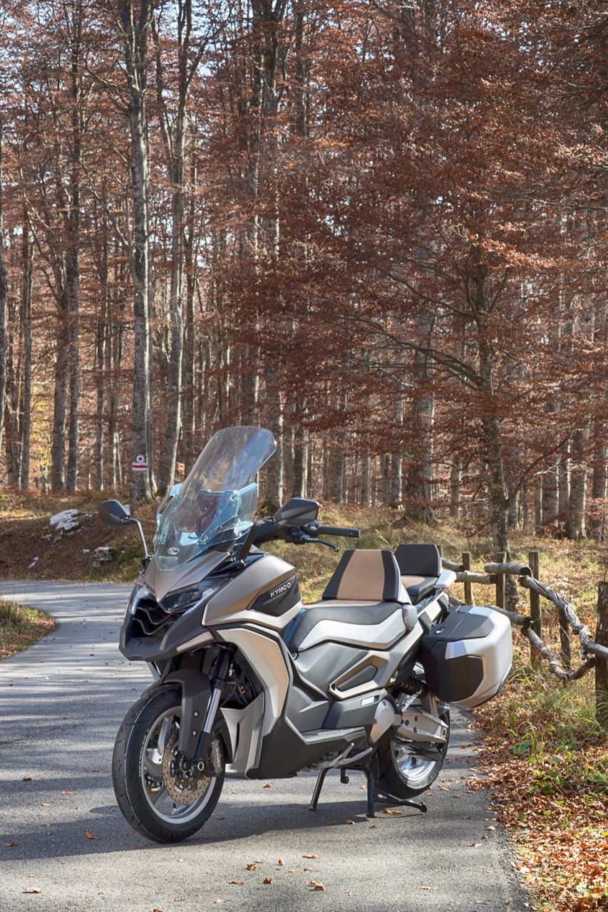 Kymco apresenta as scooters do futuro na EICMA 2017: CV2 / CV3 Concept e Xciting S 400 ...