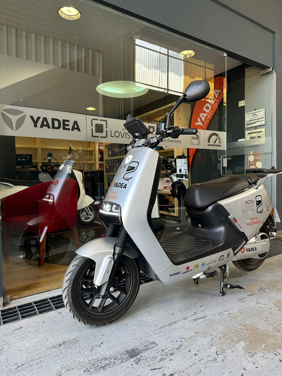 Percorrer a N2 com a Yadea G5S - MotoNews - Andar de Moto