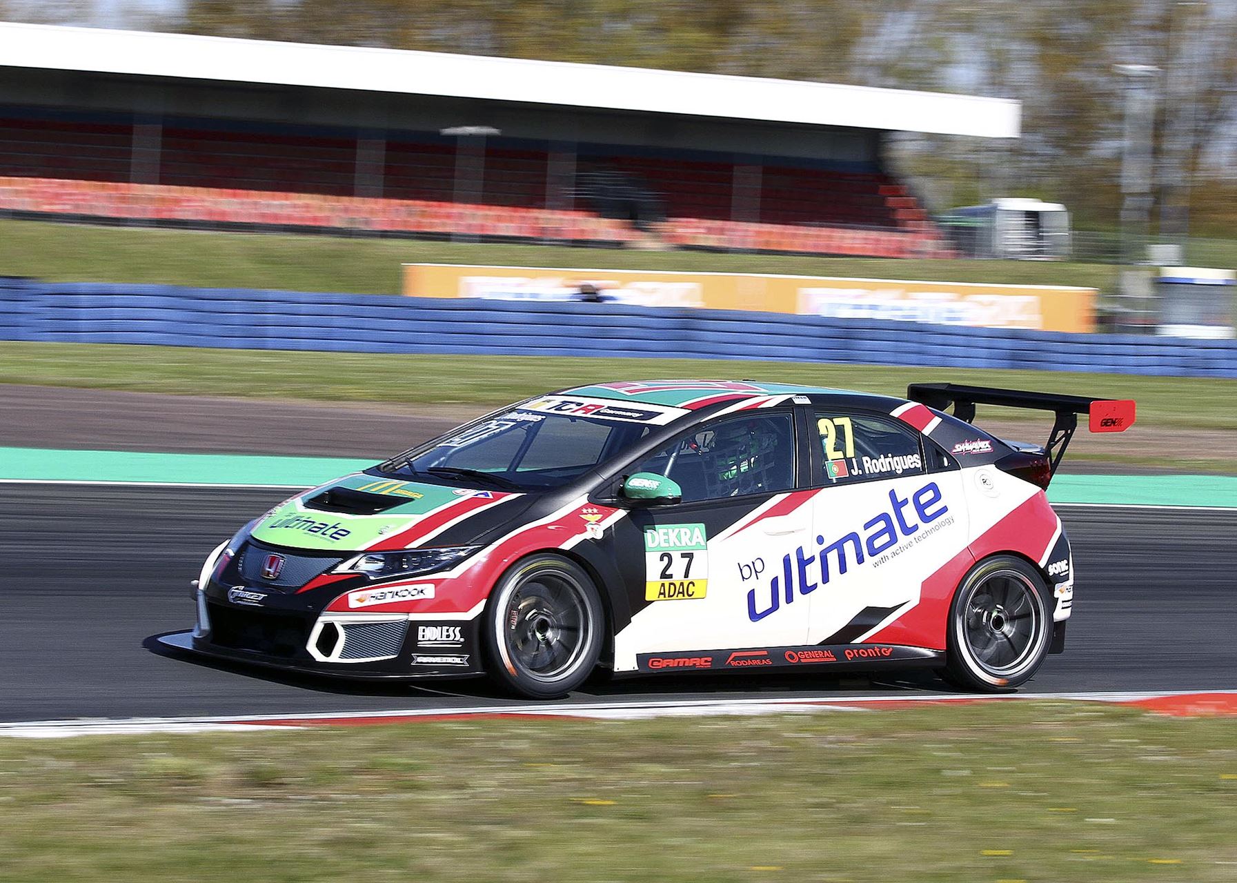 José Rodrigues brilha no TCR Germany com 4º lugar na segunda corrida ...