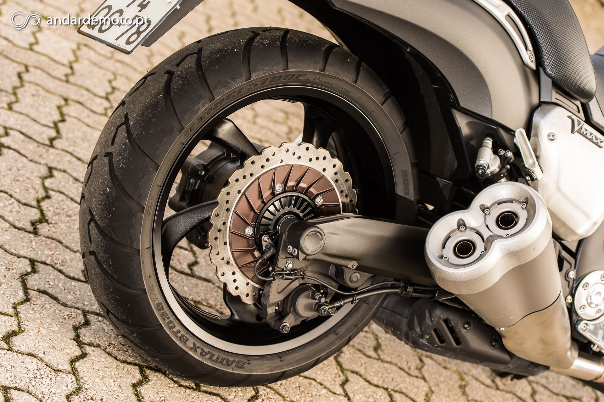 Yamaha V-Max vs Yamaha VMAX - Test drives - Andar de Moto