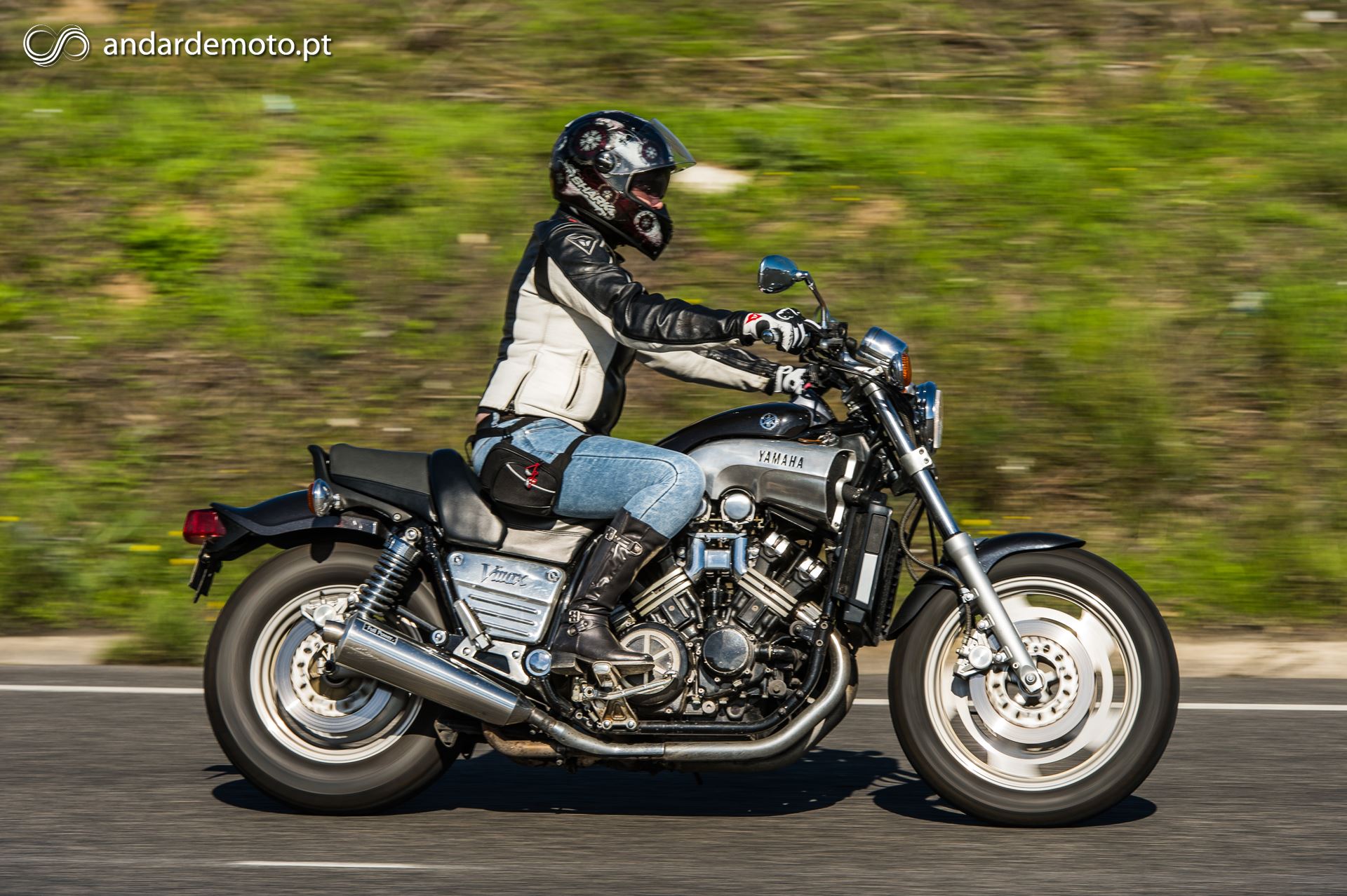 Yamaha V-Max vs Yamaha VMAX - Test drives - Andar de Moto