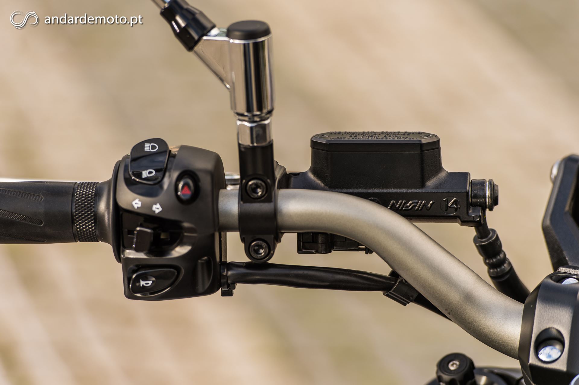 Yamaha V-Max vs Yamaha VMAX - Test drives - Andar de Moto