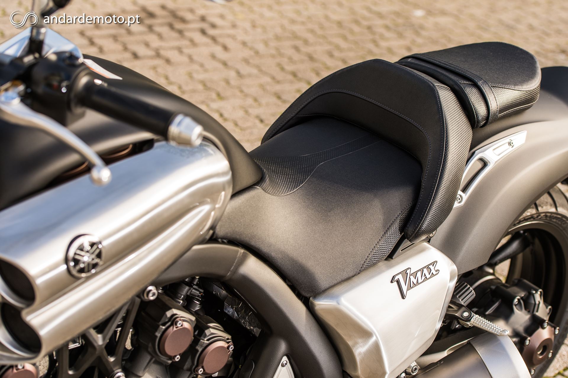 Yamaha V-Max vs Yamaha VMAX - Test drives - Andar de Moto