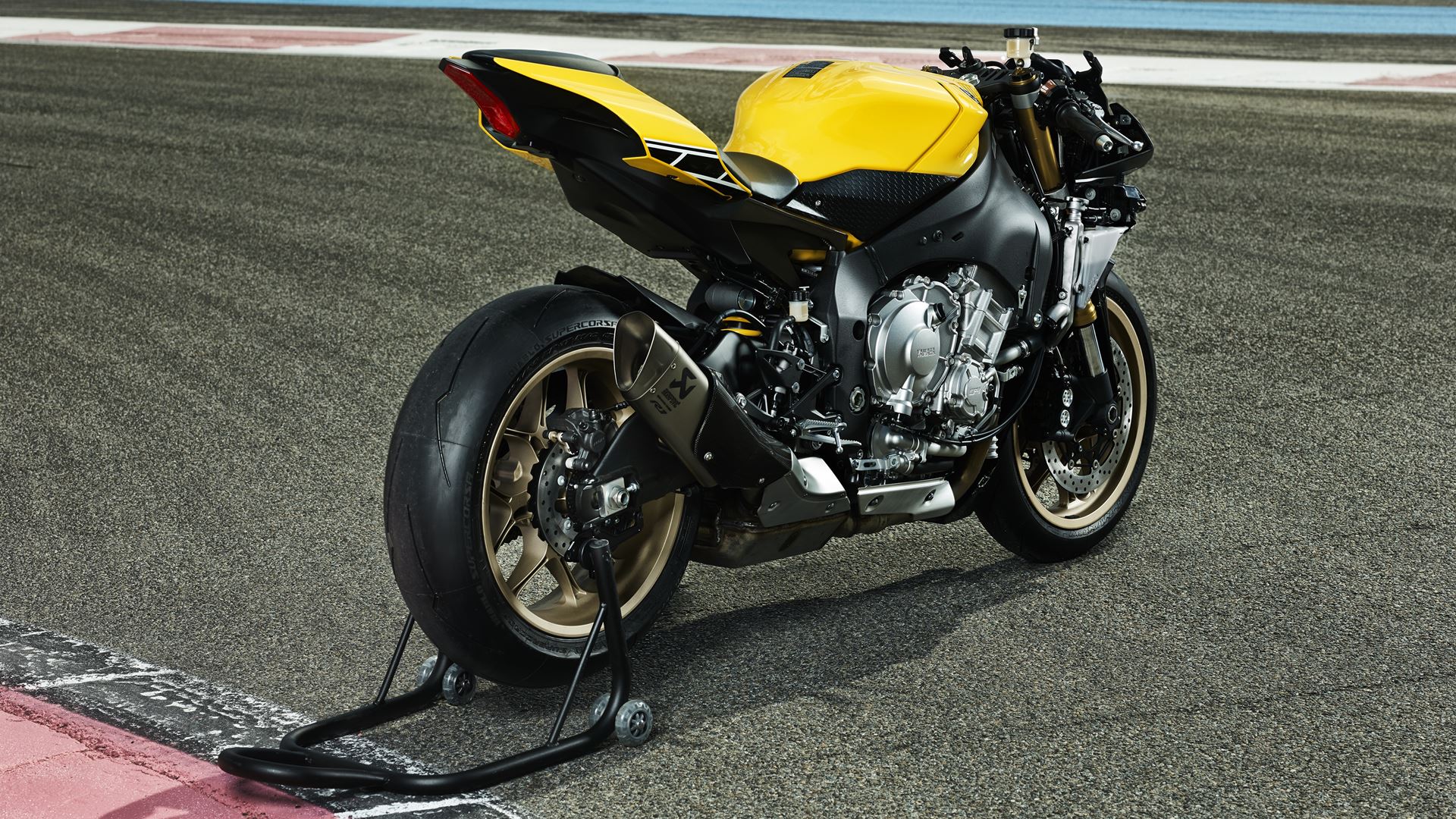 Yamaha R1 - Edição 60º aniversário - MotoNews - Andar de Moto