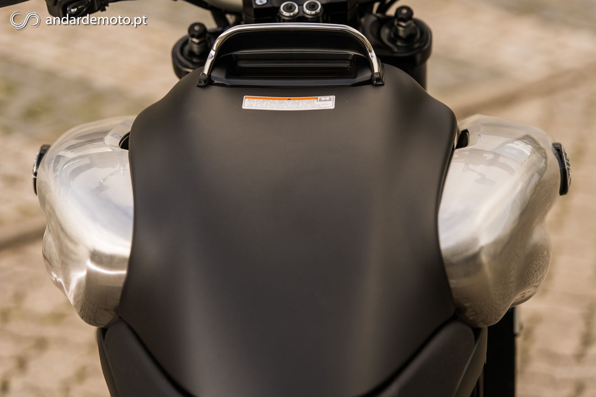 Yamaha V-Max vs Yamaha VMAX - Test drives - Andar de Moto