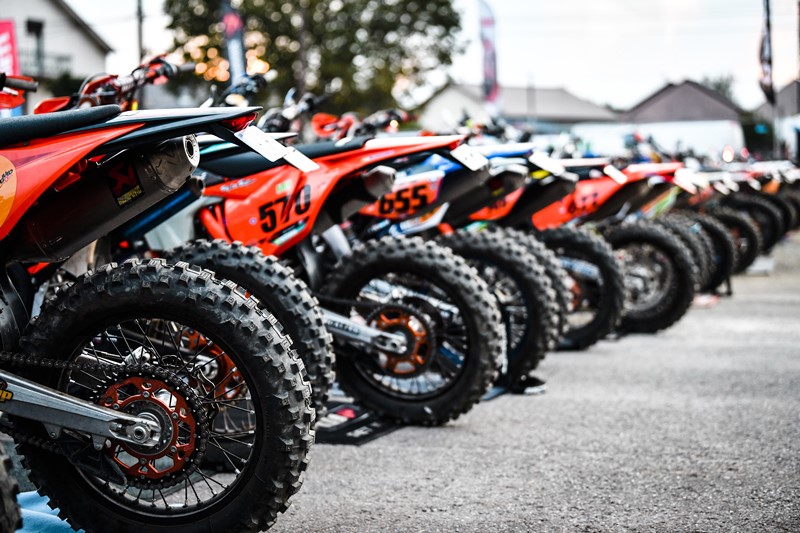 Campeões mundiais de enduro decidem-se em jornada dupla em Marco de ...