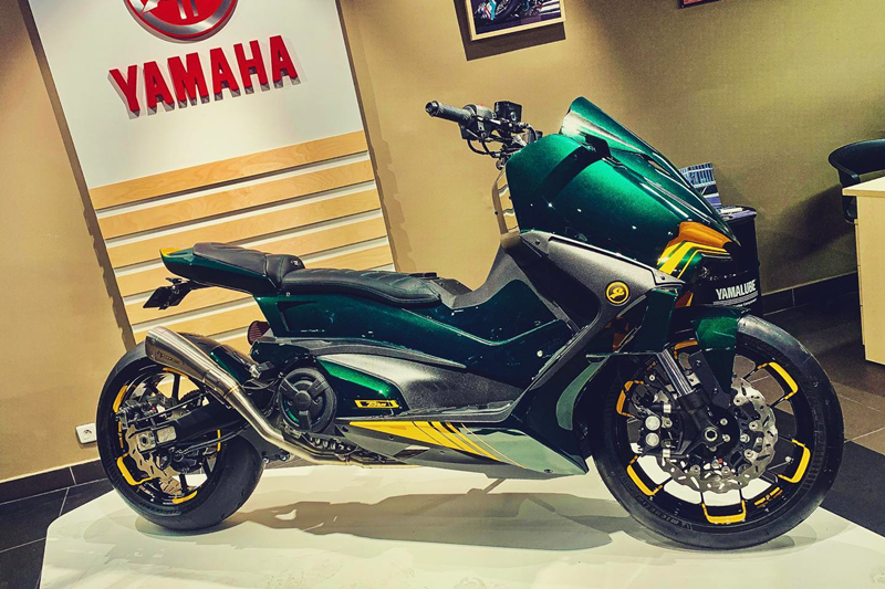 Yamaha TMAX Titan by Ortolani: 45.000 euros com jantes de 17 polegadas ...