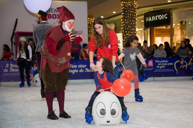 O Pai Natal chegou ao Alegro Alfragide e trouxe uma pista de gelo ...