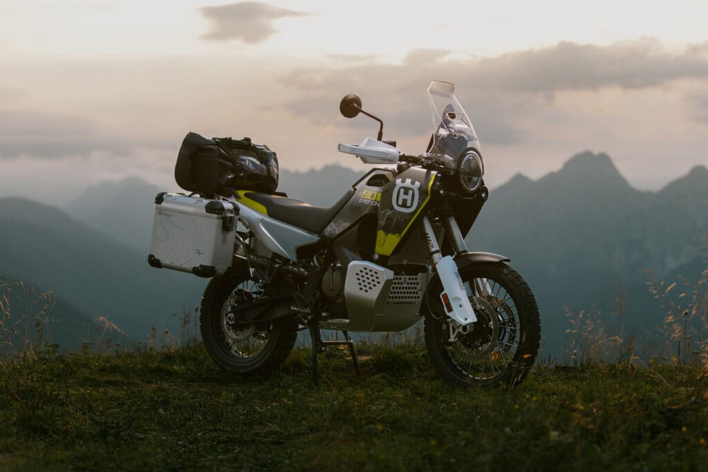 Husqvarna Norden 901 Expedition 2025 - MotoNews - Andar de Moto