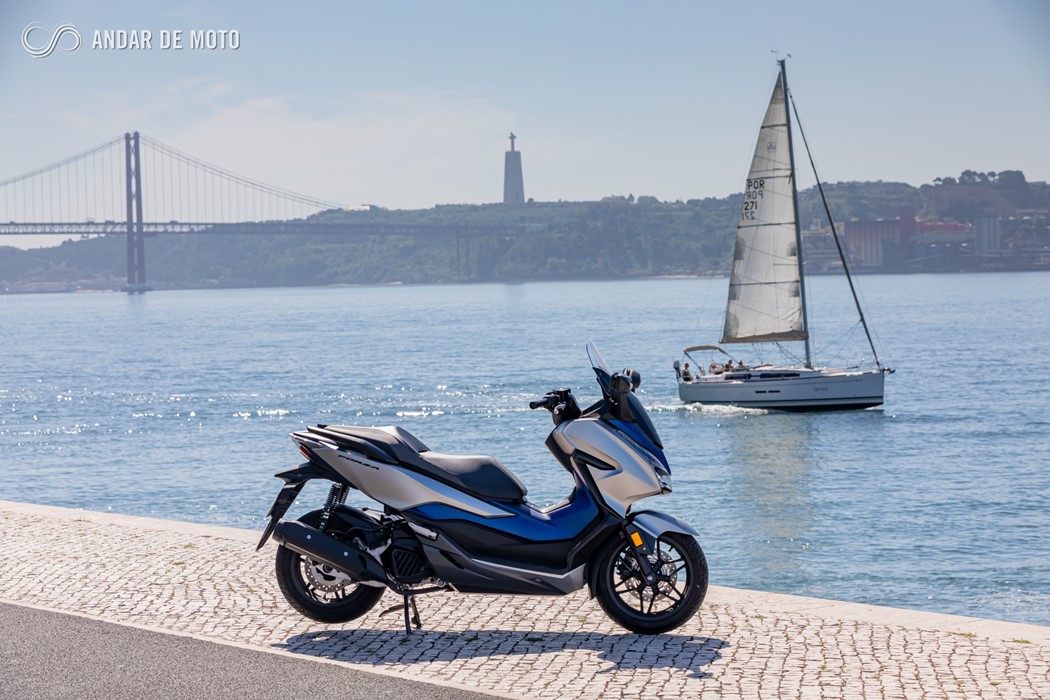Teste Honda Forza 125 - Luxuosa e Requintada - Test drives - Andar de Moto