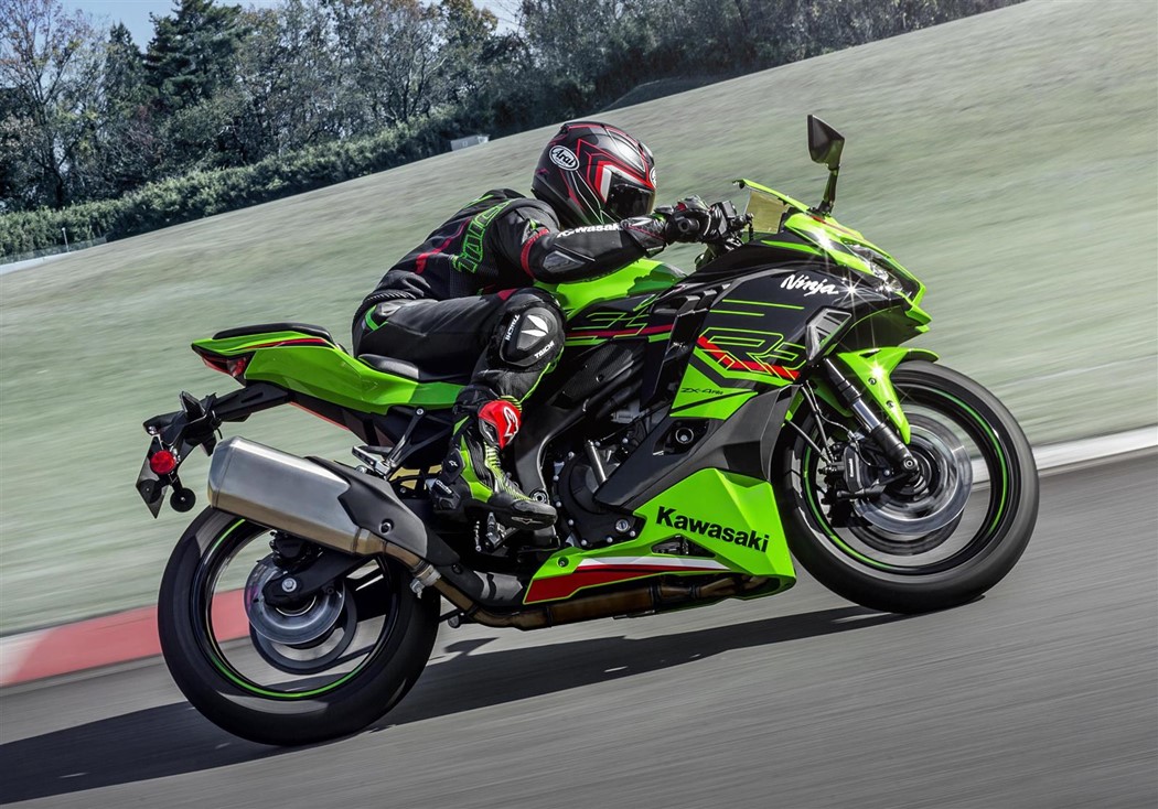Kawasaki ZX-4RR - Do circuito para a estrada - MotoNews - Andar de Moto