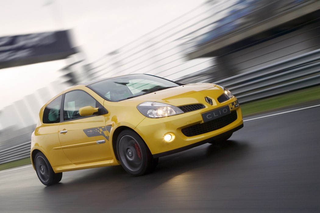 Renault CLIO: Há 30 anos a fazer história - Batendo recordes de vendas ...