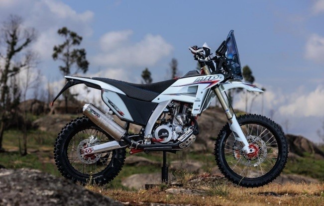 AJP PR7 2025: novidade lusa no segmento adventure trail - MotoNews - Andar de Moto