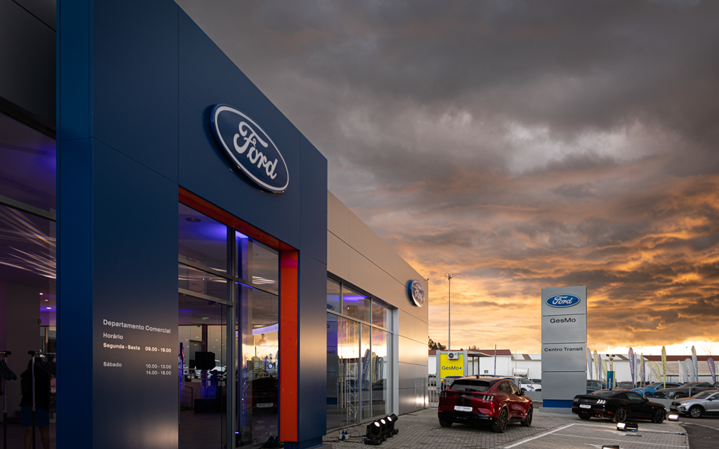Concessionário GesMo implementa a nova fachada “Ford Signatures” - Um ...