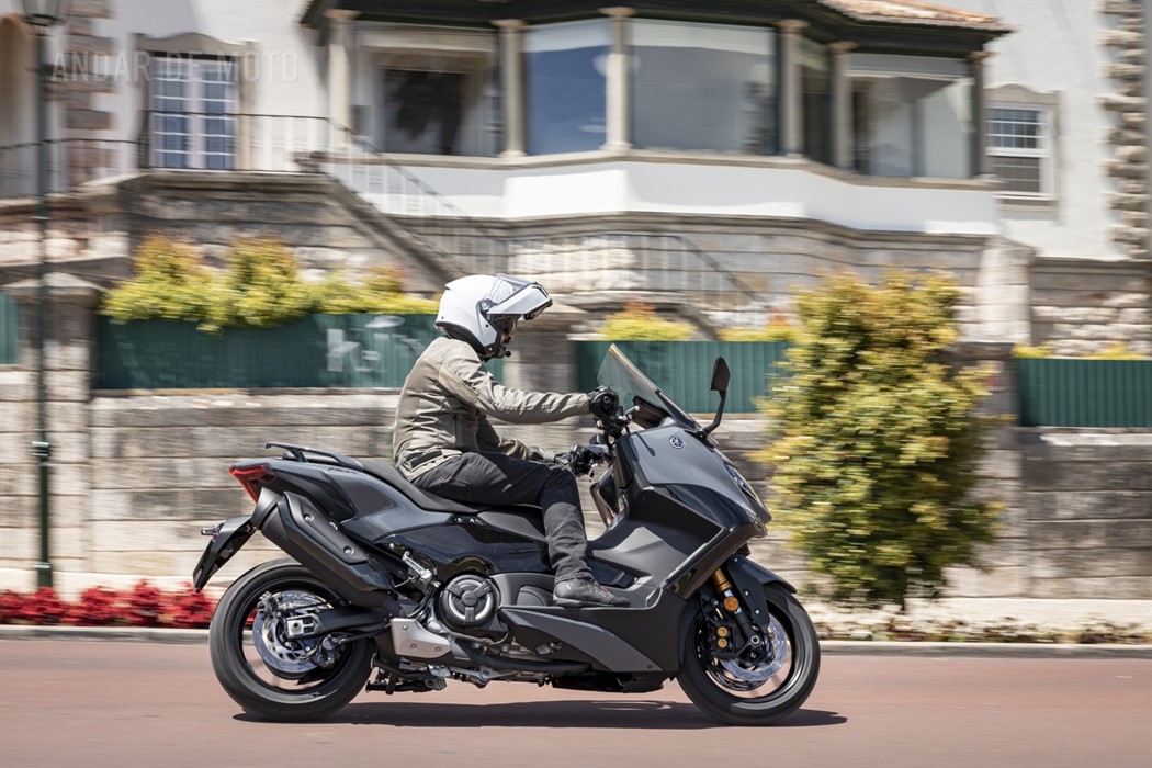 Teste Yamaha T-Max Tech Max- A rainha está de volta - Test drives ...
