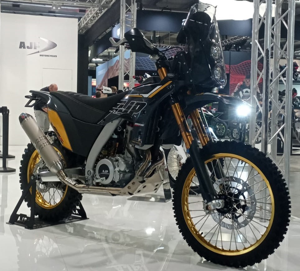 AJP PR7 “Gold Edition” - MotoNews - Andar de Moto