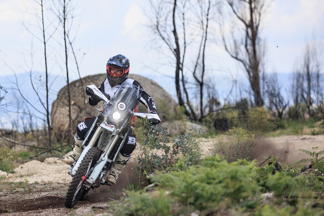 AJP PR7 2025: novidade lusa no segmento adventure trail - MotoNews ...