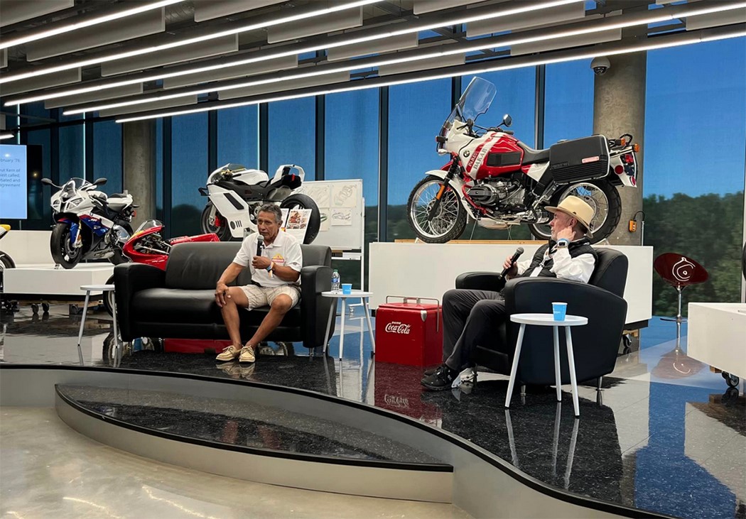 História: Steve McLaughlin fala das Superbike - Congresso no Museu Barber - Desporto - Andar de Moto