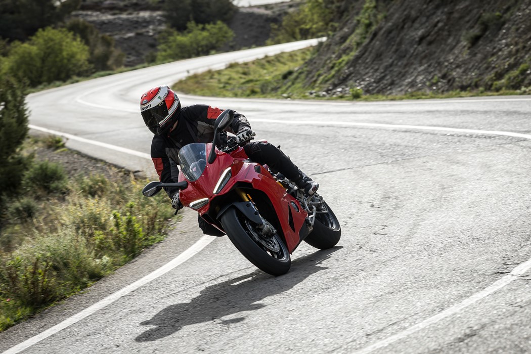 Teste DUCATI Panigale V2 - A Baby Panigale - Test drives - Andar de ...