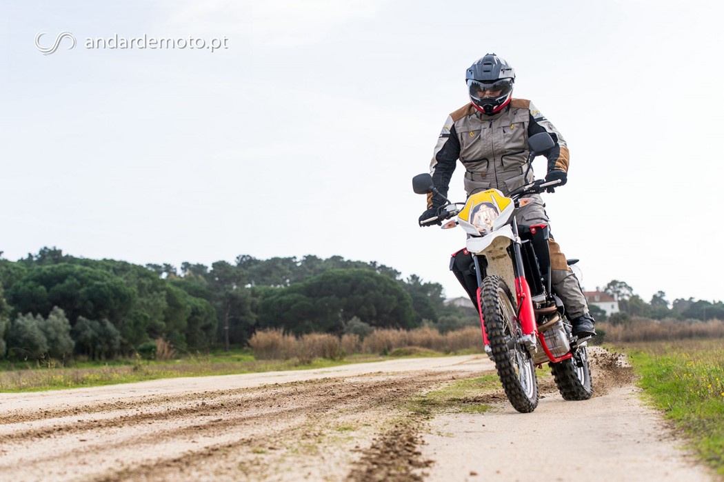 Teste SWM RS650R - Para toda a Obra - Test drives - Andar de Moto