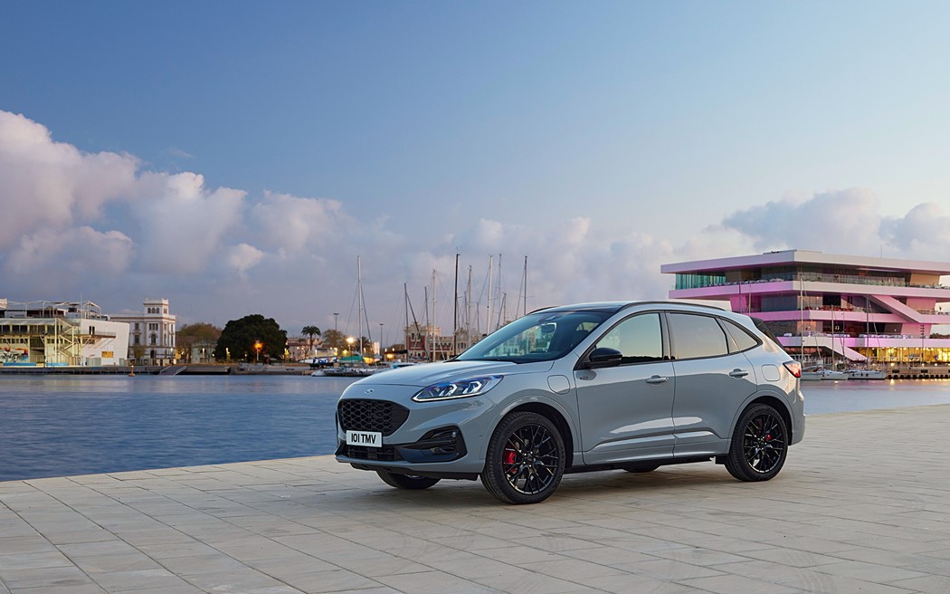 Novo Ford Kuga Graphite Tech Edition - De série um design exclusivo e ...