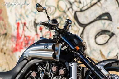 Yamaha V-Max vs Yamaha VMAX - Test drives - Andar de Moto
