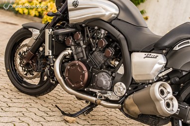 Yamaha V-Max vs Yamaha VMAX - Test drives - Andar de Moto