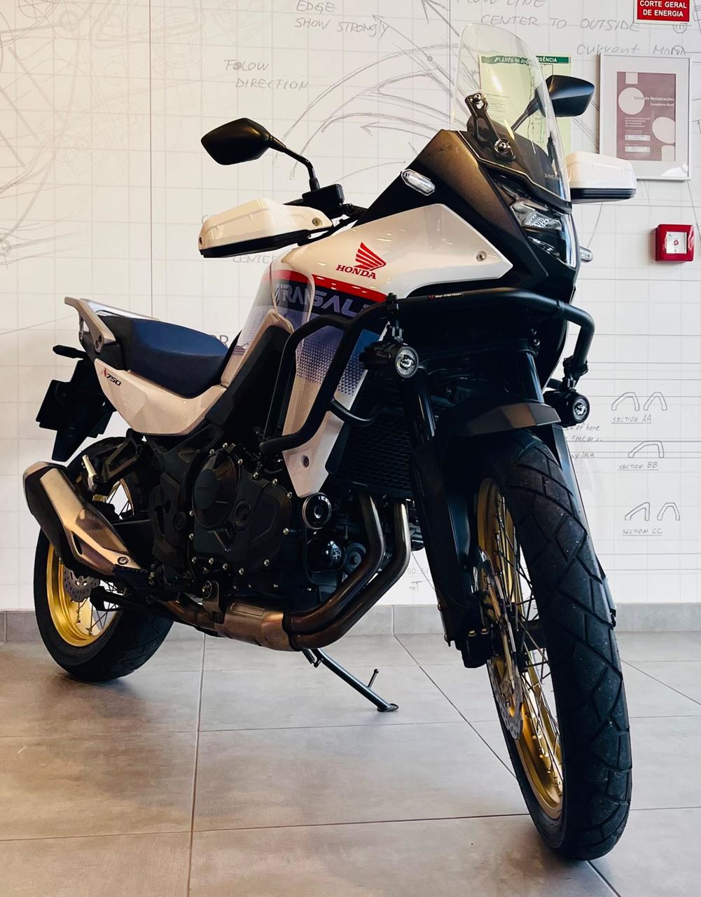 Honda Transalp 750 | Moto Usada - P39569 - € 8.450,00 - Lombas e Curvas